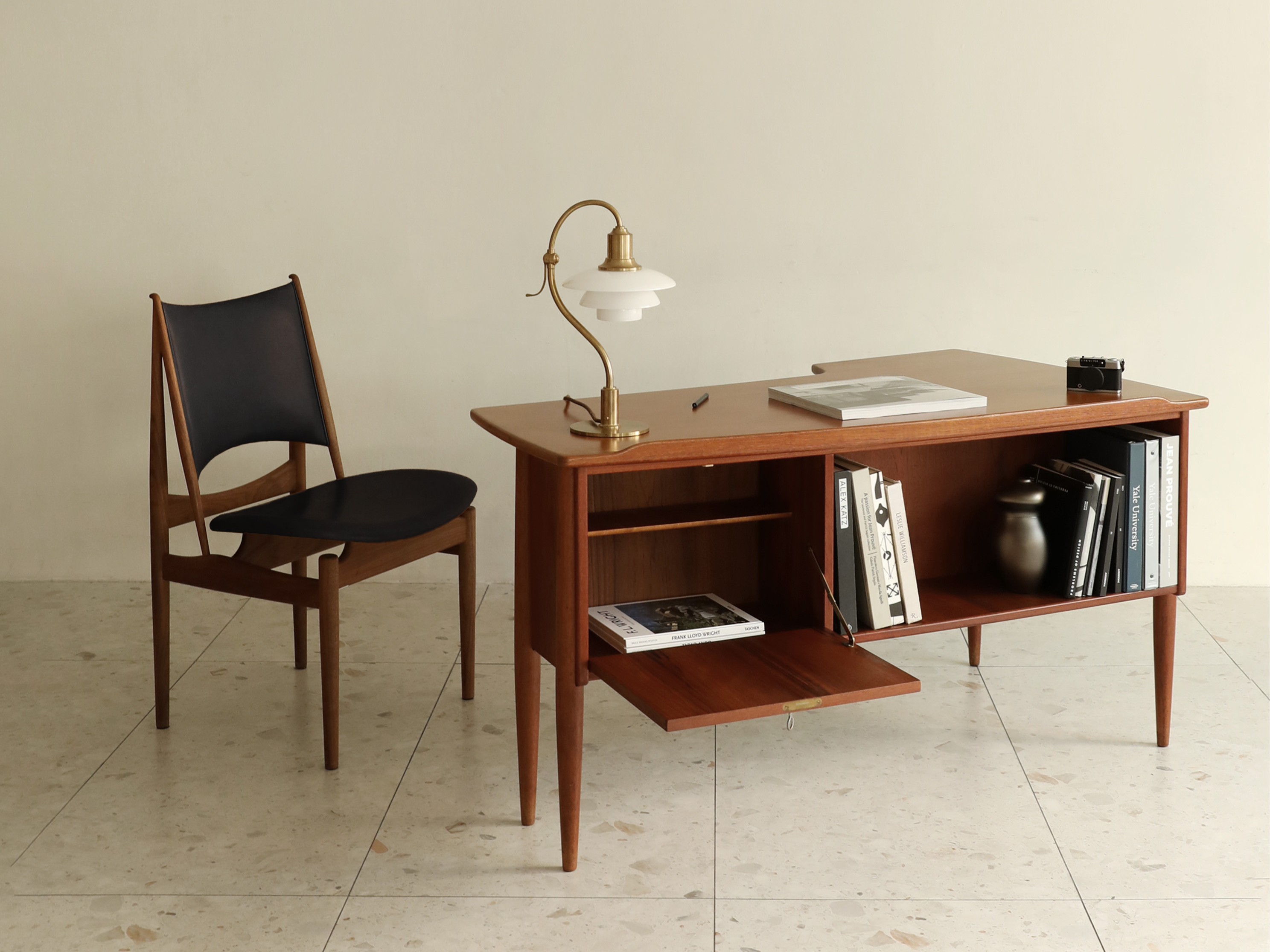 A10 Boomerang Desk | AndersonC
