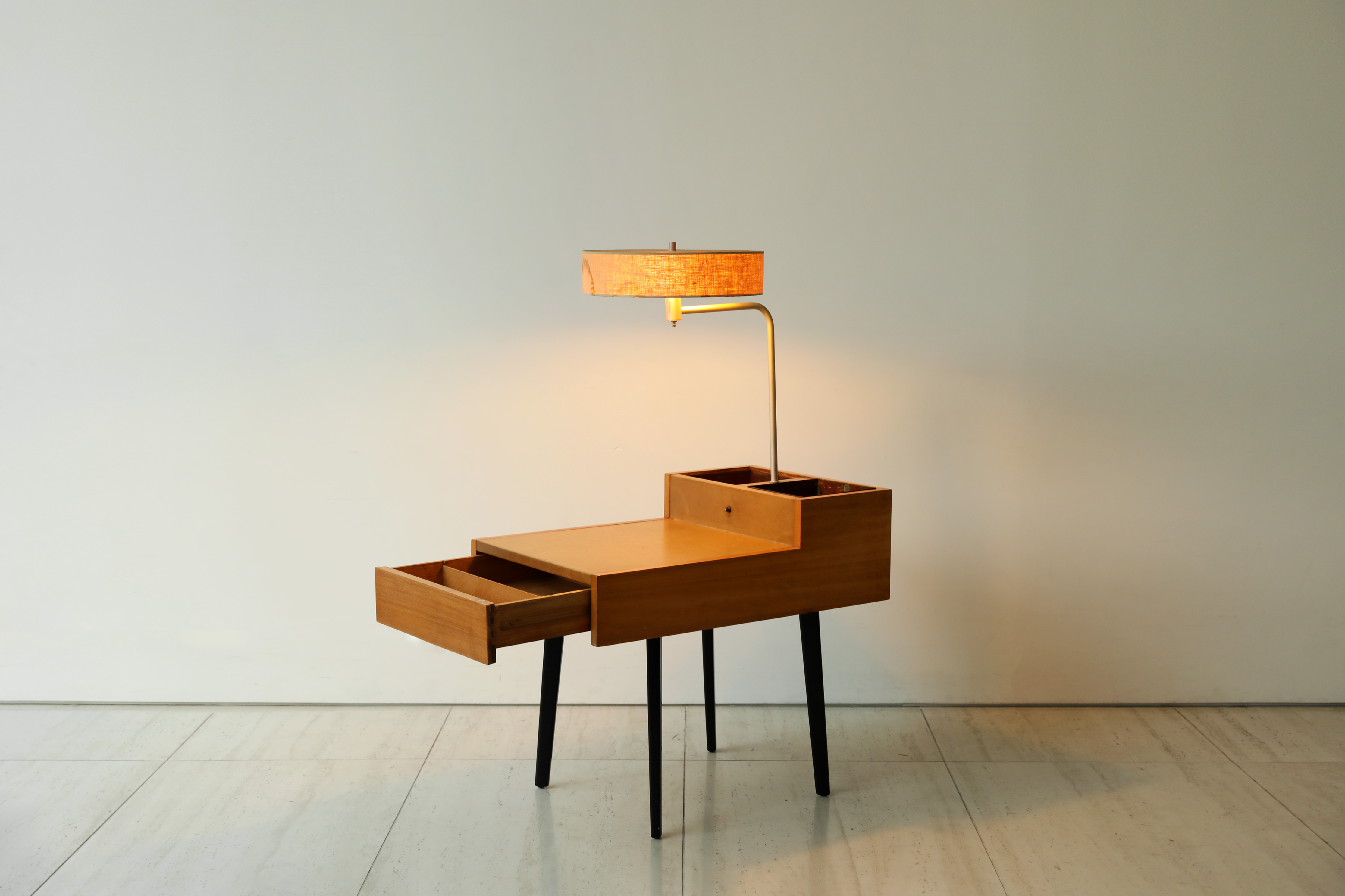 [Herman Miller] Model 4634 Planter Side Table with Lamp | AndersonC