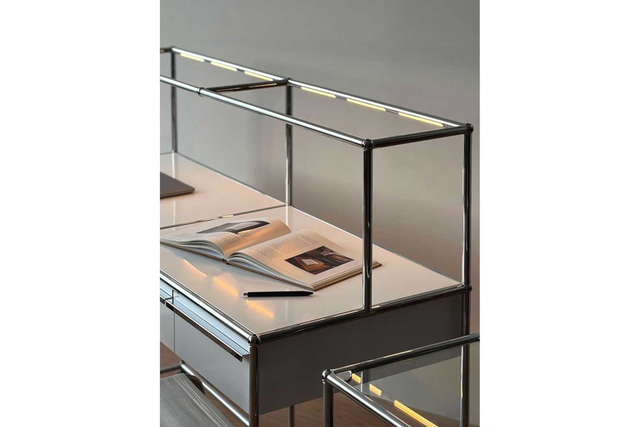 USM Desk with Lamp | AndersonC